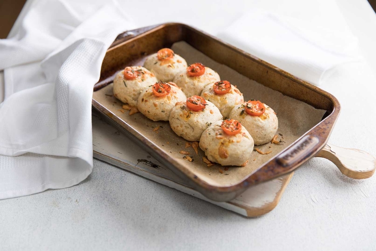 Tomato and Cheese Damper recipe | Crunch&Sip®